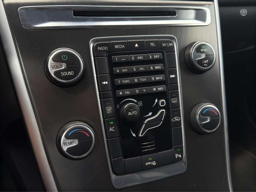 White Volvo XC60 2012 in Kaunas, with an engine capacity of 2.00 L and mileage of 396 thousand km for 6299 €, photo 17 on AUTOMOTO.COM.LV