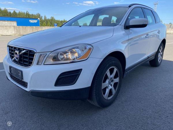 Balts Volvo XC60 2012 Panevēža, ar dzinēja tilpumu 1.98 L un nobraukumu 300 tūkst. km par 6200 €, foto 1 vietnē AUTOMOTO.COM.LV