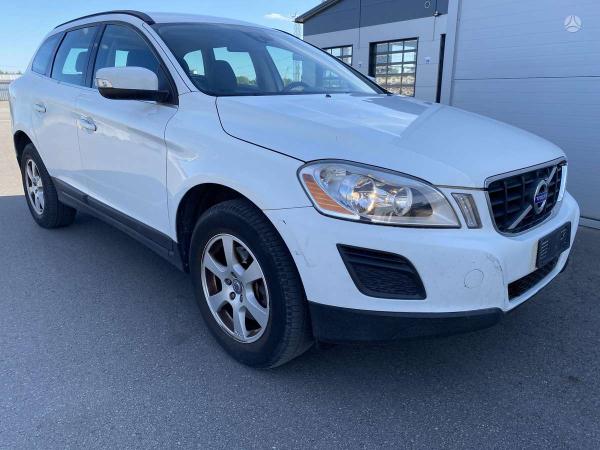 Balts Volvo XC60 2012 Panevēža, ar dzinēja tilpumu 1.98 L un nobraukumu 300 tūkst. km par 6200 €, foto 2 vietnē AUTOMOTO.COM.LV