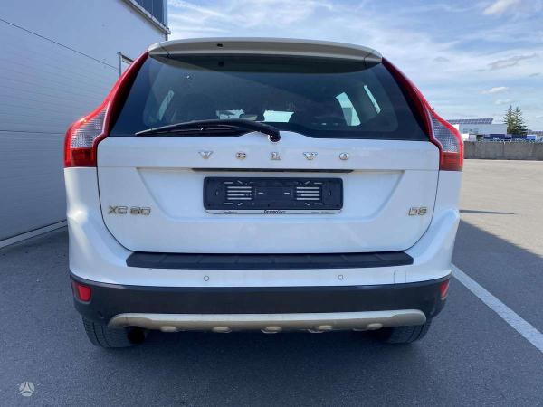 Balts Volvo XC60 2012 Panevēža, ar dzinēja tilpumu 1.98 L un nobraukumu 300 tūkst. km par 6200 €, foto 5 vietnē AUTOMOTO.COM.LV