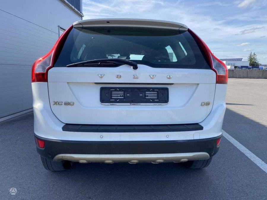 White Volvo XC60 2012 in Panevezys, with an engine capacity of 1.98 L and mileage of 300 thousand km for 6200 €, photo 6 on AUTOMOTO.COM.LV