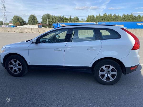Balts Volvo XC60 2012 Panevēža, ar dzinēja tilpumu 1.98 L un nobraukumu 300 tūkst. km par 6200 €, foto 6 vietnē AUTOMOTO.COM.LV