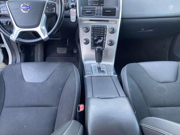 Balts Volvo XC60 2012 Panevēža, ar dzinēja tilpumu 1.98 L un nobraukumu 300 tūkst. km par 6200 €, foto 8 vietnē AUTOMOTO.COM.LV