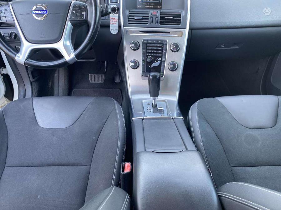 White Volvo XC60 2012 in Panevezys, with an engine capacity of 1.98 L and mileage of 300 thousand km for 6200 €, photo 9 on AUTOMOTO.COM.LV
