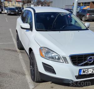 Balts Volvo XC60 2012 Rīga, ar dzinēja tilpumu 2.00 L un nobraukumu 283 tūkst. km par 7500 €, foto 3 vietnē AUTOMOTO.COM.LV