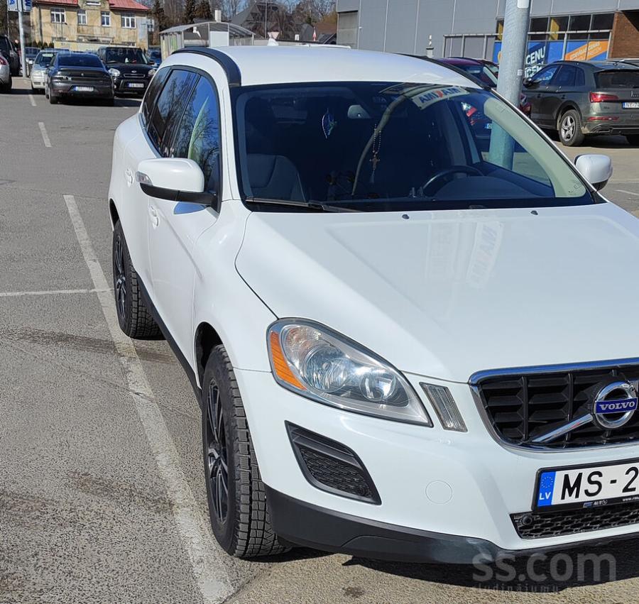 Balts Volvo XC60 2012 Rīga, ar dzinēja tilpumu 2.00 L un nobraukumu 283 tūkst. km par 7500 €, foto 3 vietnē AUTOMOTO.COM.LV