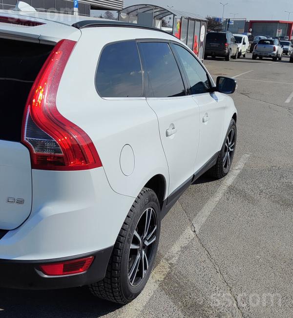 Balts Volvo XC60 2012 Rīga, ar dzinēja tilpumu 2.00 L un nobraukumu 283 tūkst. km par 7500 €, foto 3 vietnē AUTOMOTO.COM.LV