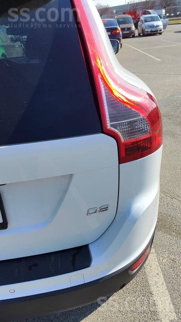 Balts Volvo XC60 2012 Rīga, ar dzinēja tilpumu 2.00 L un nobraukumu 283 tūkst. km par 7500 €, foto 6 vietnē AUTOMOTO.COM.LV