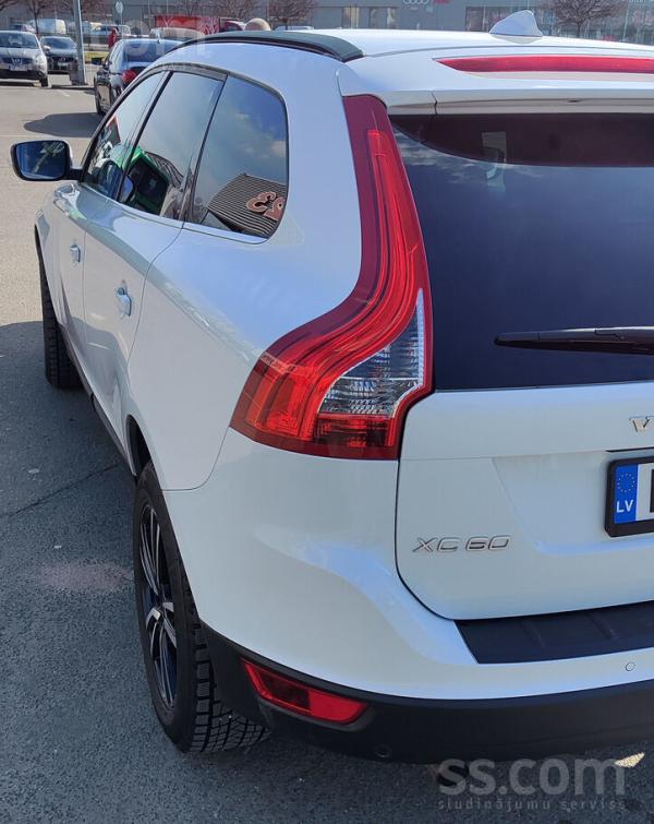 Balts Volvo XC60 2012 Rīga, ar dzinēja tilpumu 2.00 L un nobraukumu 283 tūkst. km par 7500 €, foto 7 vietnē AUTOMOTO.COM.LV