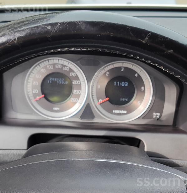 Balts Volvo XC60 2012 Rīga, ar dzinēja tilpumu 2.00 L un nobraukumu 283 tūkst. km par 7500 €, foto 8 vietnē AUTOMOTO.COM.LV