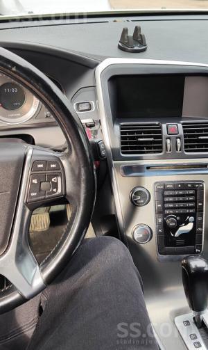 Balts Volvo XC60 2012 Rīga, ar dzinēja tilpumu 2.00 L un nobraukumu 283 tūkst. km par 7500 €, foto 10 vietnē AUTOMOTO.COM.LV