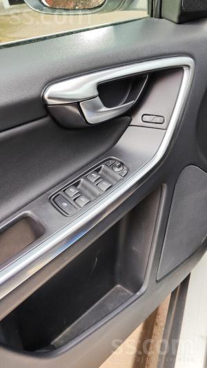 Balts Volvo XC60 2012 Rīga, ar dzinēja tilpumu 2.00 L un nobraukumu 283 tūkst. km par 7500 €, foto 13 vietnē AUTOMOTO.COM.LV