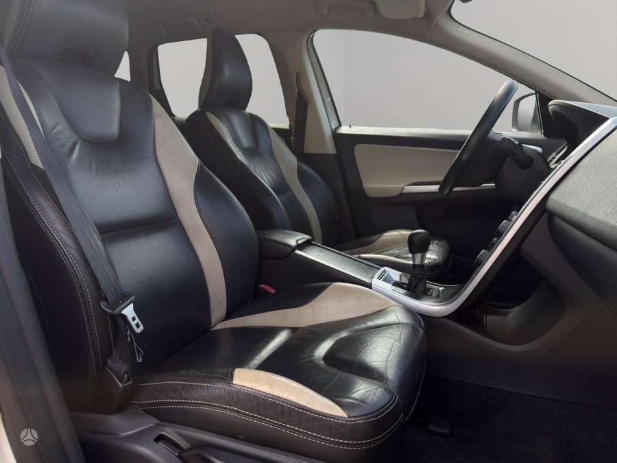 Balts Volvo XC60 2012 Kauņa, ar dzinēja tilpumu 2.00 L un nobraukumu 396 tūkst. km par 6299 €, foto 9 vietnē AUTOMOTO.COM.LV