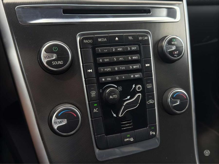 Balts Volvo XC60 2012 Kauņa, ar dzinēja tilpumu 2.00 L un nobraukumu 396 tūkst. km par 6299 €, foto 17 vietnē AUTOMOTO.COM.LV