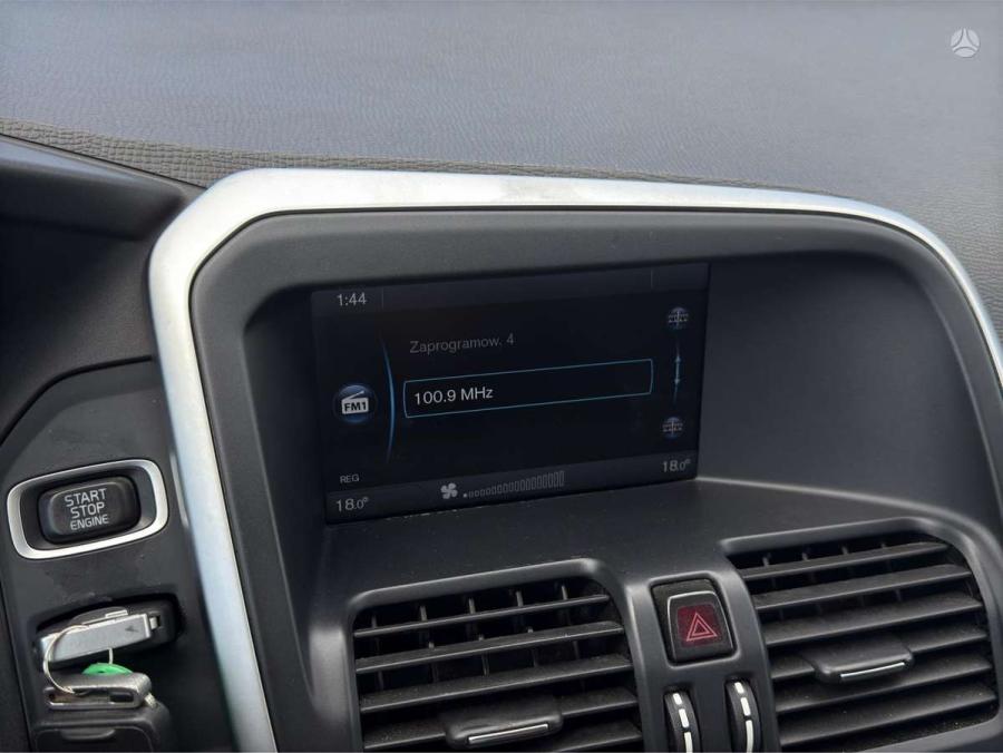 Balts Volvo XC60 2012 Kauņa, ar dzinēja tilpumu 2.00 L un nobraukumu 396 tūkst. km par 6299 €, foto 18 vietnē AUTOMOTO.COM.LV