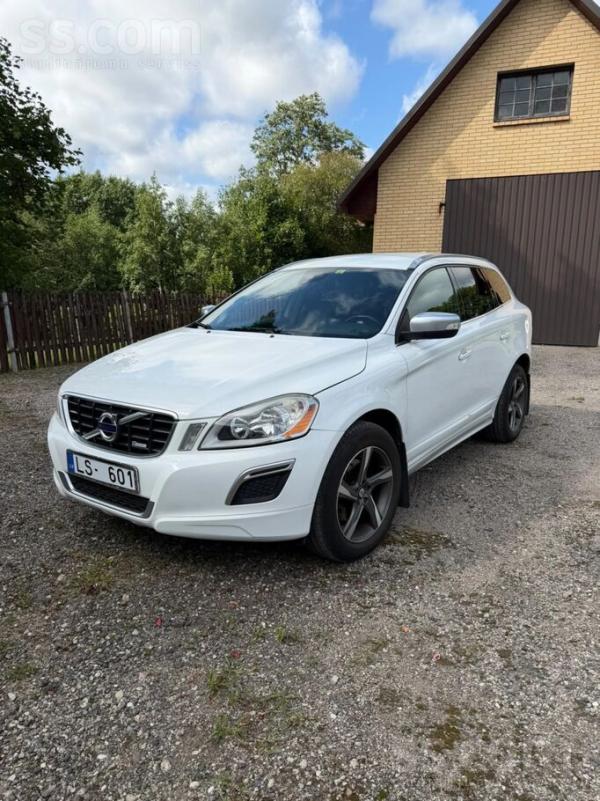 White Volvo XC60 2012 in Saldus, with an engine capacity of 2.00 L and mileage of 314 thousand km for 9200 €, photo 3 on AUTOMOTO.COM.LV