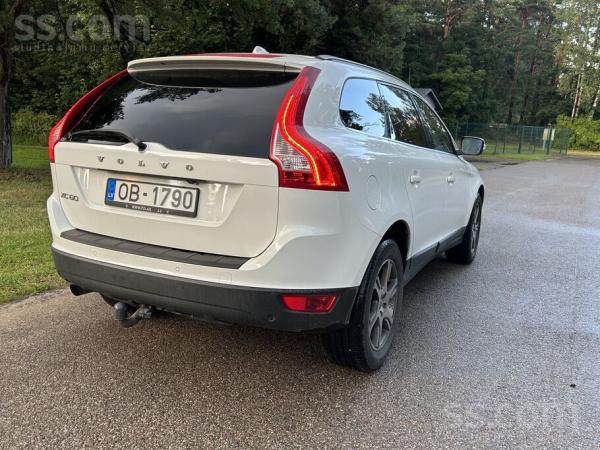 Balts Volvo XC60 2012 Rīga, ar dzinēja tilpumu 2.00 L un nobraukumu 304 tūkst. km par 7900 €, foto 3 vietnē AUTOMOTO.COM.LV