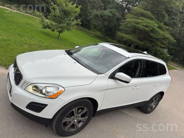 Balts Volvo XC60 2012 Rīga, ar dzinēja tilpumu 2.00 L un nobraukumu 304 tūkst. km par 7900 €, foto 4 vietnē AUTOMOTO.COM.LV