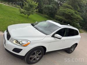 Balts Volvo XC60 2012 Rīga, ar dzinēja tilpumu 2.00 L un nobraukumu 304 tūkst. km par 7900 €, foto 4 vietnē AUTOMOTO.COM.LV