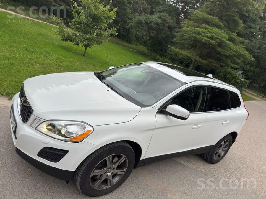 Balts Volvo XC60 2012 Rīga, ar dzinēja tilpumu 2.00 L un nobraukumu 304 tūkst. km par 7900 €, foto 4 vietnē AUTOMOTO.COM.LV