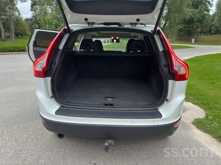 Balts Volvo XC60 2012 Rīga, ar dzinēja tilpumu 2.00 L un nobraukumu 304 tūkst. km par 7900 €, foto 6 vietnē AUTOMOTO.COM.LV