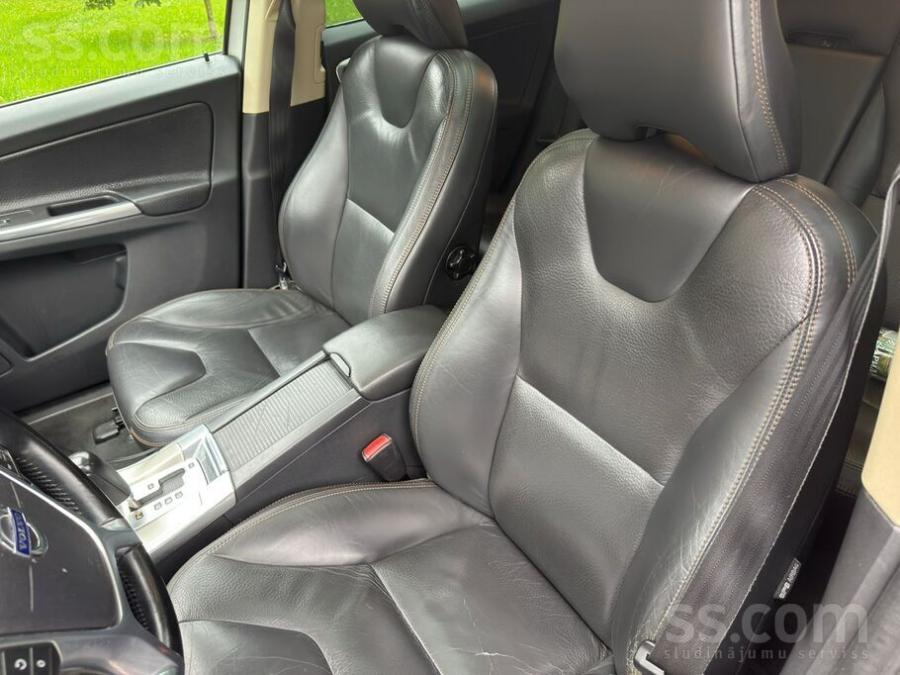 Balts Volvo XC60 2012 Rīga, ar dzinēja tilpumu 2.00 L un nobraukumu 304 tūkst. km par 7900 €, foto 10 vietnē AUTOMOTO.COM.LV
