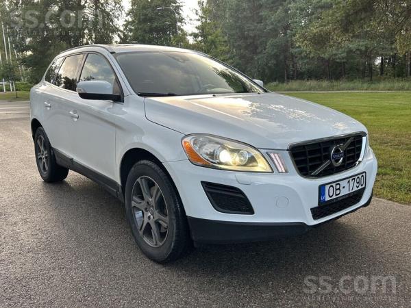 Balts Volvo XC60 2012 Rīga, ar dzinēja tilpumu 2.00 L un nobraukumu 304 tūkst. km par 7900 €, foto 1 vietnē AUTOMOTO.COM.LV