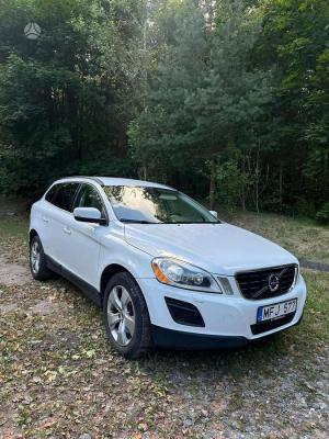 Balts Volvo XC60 2012 Viļņa, ar dzinēja tilpumu 1.98 L un nobraukumu 282 tūkst. km par 8500 €, foto  vietnē AUTOMOTO.COM.LV