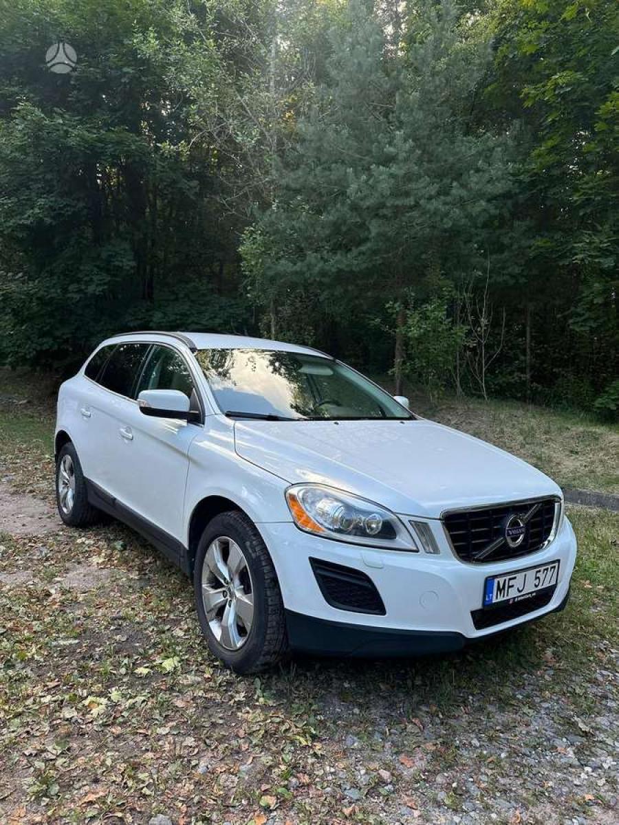 Balts Volvo XC60 2012 Viļņa, ar dzinēja tilpumu 1.98 L un nobraukumu 282 tūkst. km par 8500 €, foto 1 vietnē AUTOMOTO.COM.LV