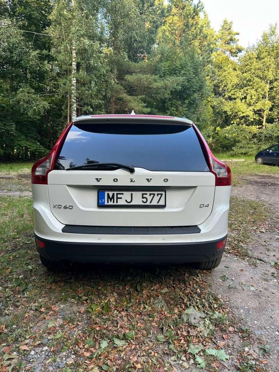Balts Volvo XC60 2012 Viļņa, ar dzinēja tilpumu 1.98 L un nobraukumu 282 tūkst. km par 8500 €, foto 5 vietnē AUTOMOTO.COM.LV