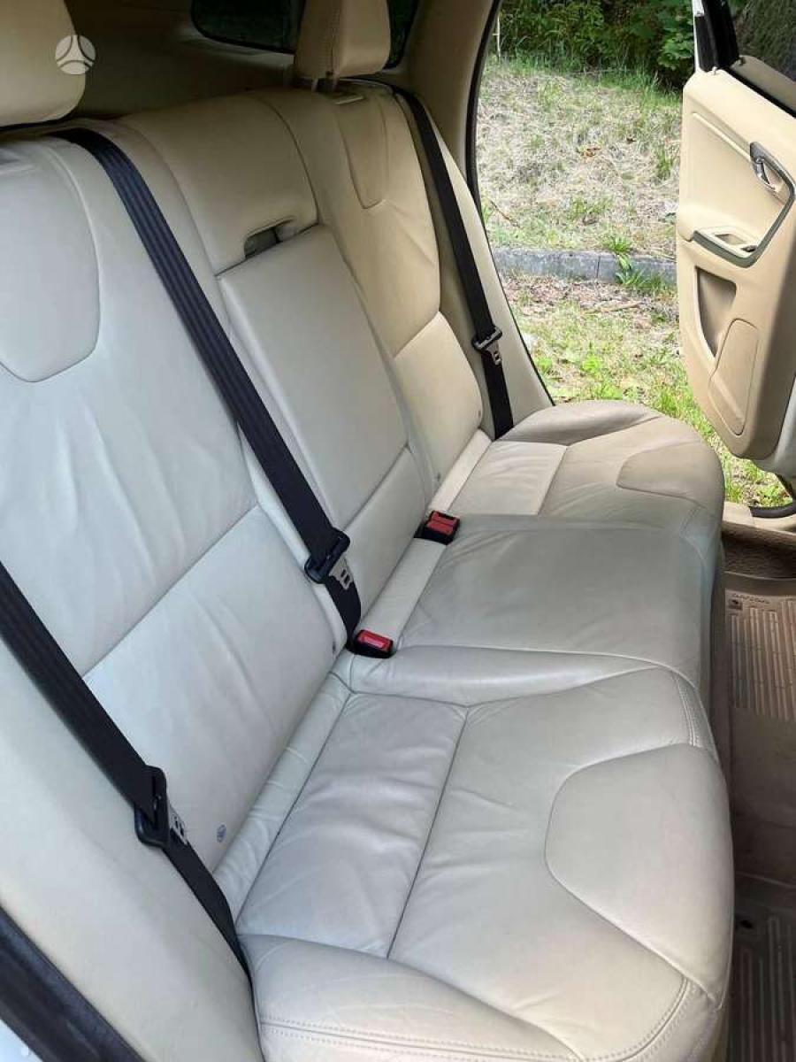 Balts Volvo XC60 2012 Viļņa, ar dzinēja tilpumu 1.98 L un nobraukumu 282 tūkst. km par 8500 €, foto 13 vietnē AUTOMOTO.COM.LV