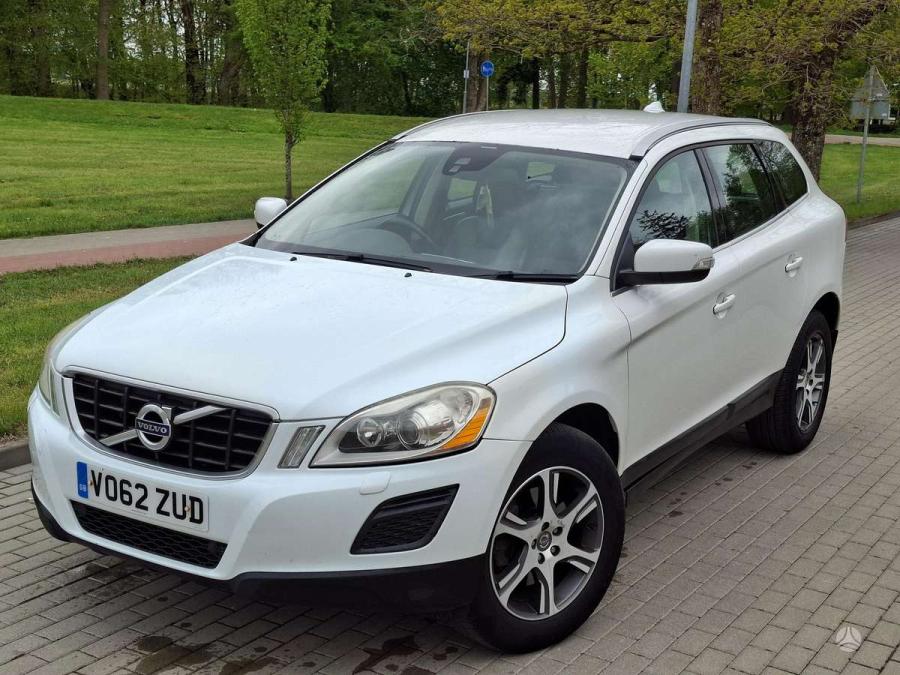 White Volvo XC60 2012 in Silute, with an engine capacity of 1.98 L and mileage of 174 thousand km for 2800 €, photo 4 on AUTOMOTO.COM.LV