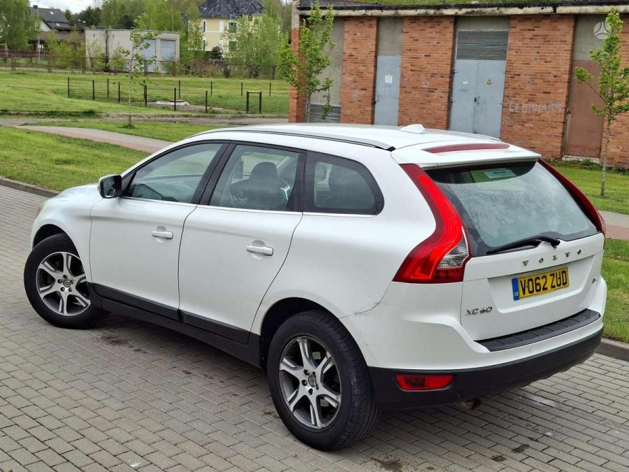 White Volvo XC60 2012 in Silute, with an engine capacity of 1.98 L and mileage of 174 thousand km for 2800 €, photo 7 on AUTOMOTO.COM.LV
