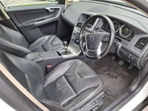 White Volvo XC60 2012 in Silute, with an engine capacity of 1.98 L and mileage of 174 thousand km for 2800 €, photo 8 on AUTOMOTO.COM.LV