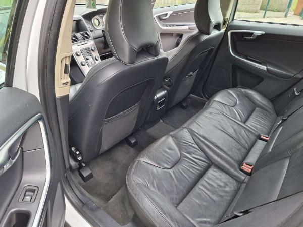 Balts Volvo XC60 2012 Šilutė, ar dzinēja tilpumu 1.98 L un nobraukumu 174 tūkst. km par 2800 €, foto 10 vietnē AUTOMOTO.COM.LV