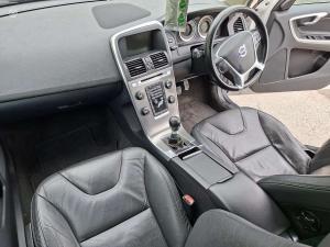 White Volvo XC60 2012 in Silute, with an engine capacity of 1.98 L and mileage of 174 thousand km for 2800 €, photo 11 on AUTOMOTO.COM.LV