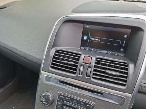 White Volvo XC60 2012 in Silute, with an engine capacity of 1.98 L and mileage of 174 thousand km for 2800 €, photo 13 on AUTOMOTO.COM.LV
