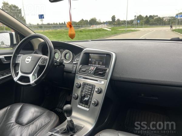 Balts Volvo XC60 2012 Rēzekne, ar dzinēja tilpumu 2.40 L un nobraukumu 201 tūkst. km par 7850 €, foto 8 vietnē AUTOMOTO.COM.LV