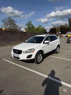 Balts Volvo XC60 2012 Šauļi, ar dzinēja tilpumu 2.40 L un nobraukumu 254 tūkst. km par 9300 €, foto  vietnē AUTOMOTO.COM.LV