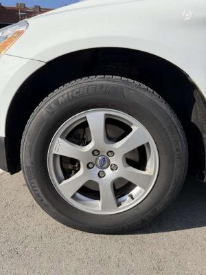 White Volvo XC60 2012 in Siauliai, with an engine capacity of 2.40 L and mileage of 254 thousand km for 9300 €, photo 8 on AUTOMOTO.COM.LV