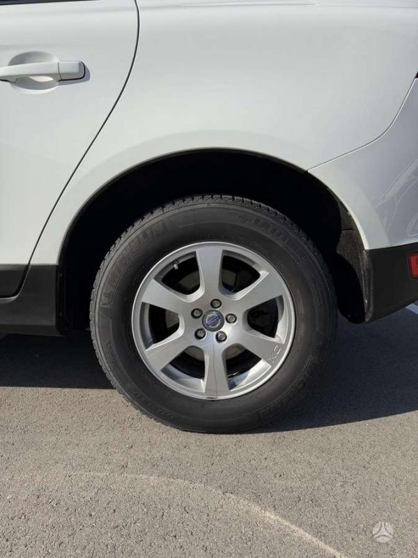 Balts Volvo XC60 2012 Šauļi, ar dzinēja tilpumu 2.40 L un nobraukumu 254 tūkst. km par 9300 €, foto 9 vietnē AUTOMOTO.COM.LV