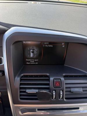 White Volvo XC60 2012 in Siauliai, with an engine capacity of 2.40 L and mileage of 254 thousand km for 9300 €, photo 23 on AUTOMOTO.COM.LV