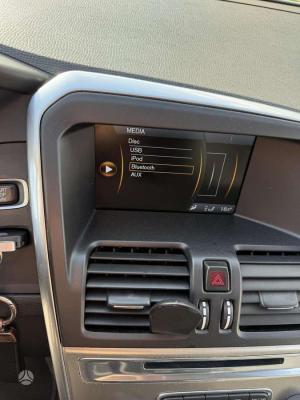 White Volvo XC60 2012 in Siauliai, with an engine capacity of 2.40 L and mileage of 254 thousand km for 9300 €, photo 26 on AUTOMOTO.COM.LV