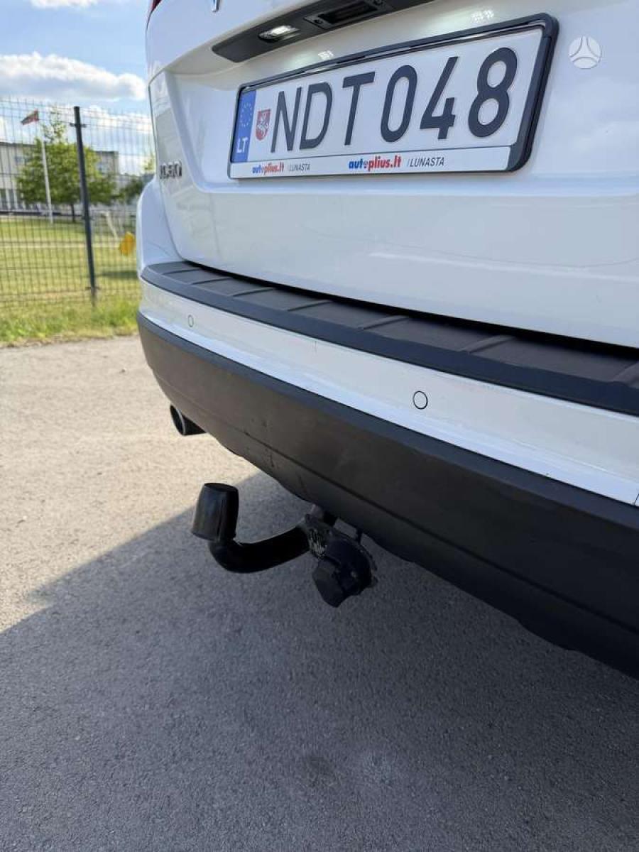 White Volvo XC60 2012 in Siauliai, with an engine capacity of 2.40 L and mileage of 254 thousand km for 9300 €, photo 31 on AUTOMOTO.COM.LV