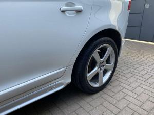 Balts Volvo XC60 2012 Marijampole, ar dzinēja tilpumu 2.40 L un nobraukumu 324 tūkst. km par 9999 €, foto 18 vietnē AUTOMOTO.COM.LV