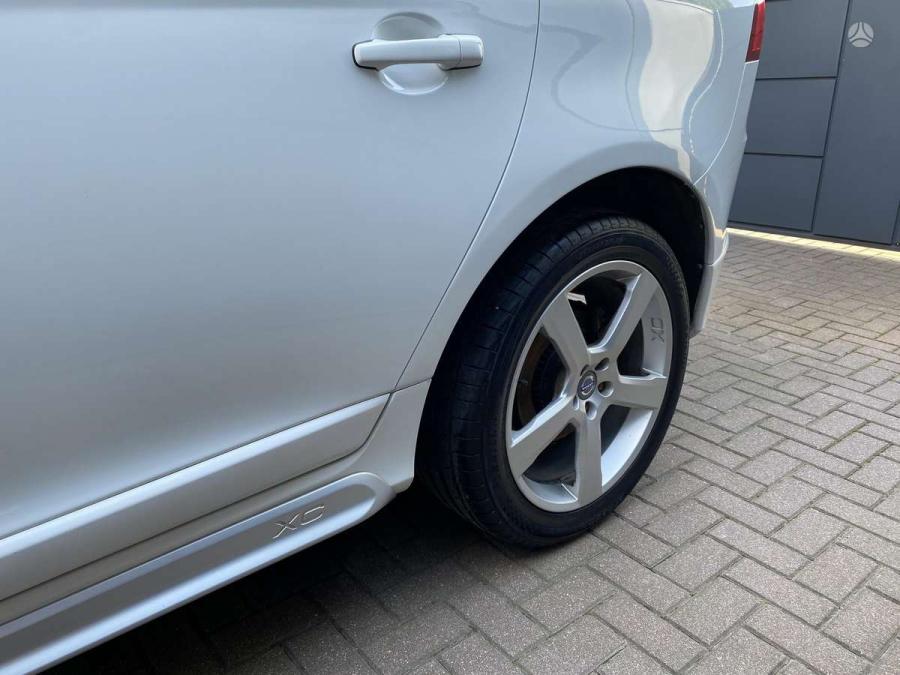 Balts Volvo XC60 2012 Marijampole, ar dzinēja tilpumu 2.40 L un nobraukumu 324 tūkst. km par 9999 €, foto 18 vietnē AUTOMOTO.COM.LV