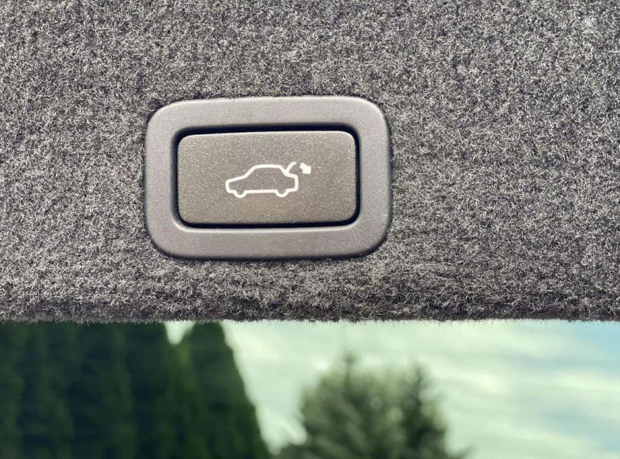 Balts Volvo XC60 2012 Marijampole, ar dzinēja tilpumu 2.40 L un nobraukumu 324 tūkst. km par 9999 €, foto 21 vietnē AUTOMOTO.COM.LV
