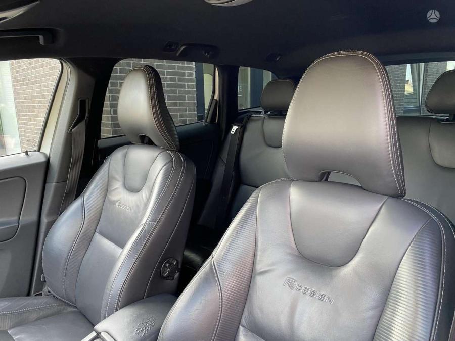 Balts Volvo XC60 2012 Marijampole, ar dzinēja tilpumu 2.40 L un nobraukumu 324 tūkst. km par 9999 €, foto 26 vietnē AUTOMOTO.COM.LV