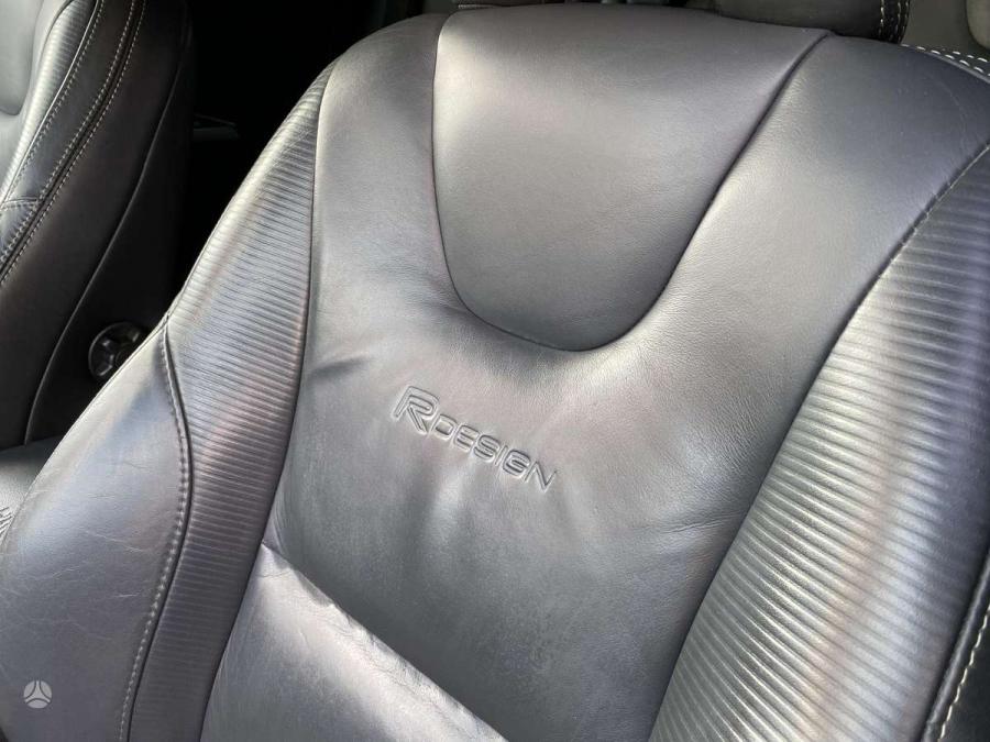 Balts Volvo XC60 2012 Marijampole, ar dzinēja tilpumu 2.40 L un nobraukumu 324 tūkst. km par 9999 €, foto 27 vietnē AUTOMOTO.COM.LV