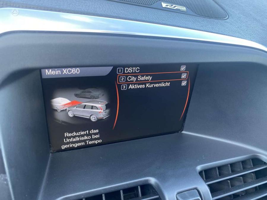 Balts Volvo XC60 2012 Marijampole, ar dzinēja tilpumu 2.40 L un nobraukumu 324 tūkst. km par 9999 €, foto 33 vietnē AUTOMOTO.COM.LV